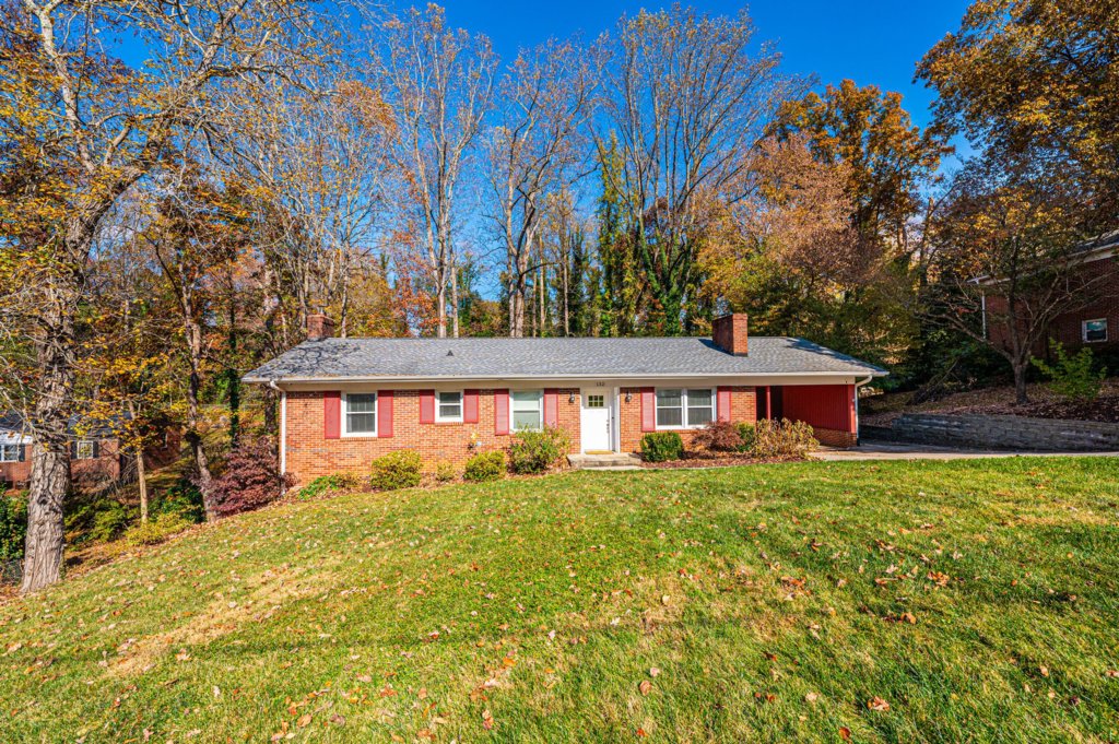 132 30th Ave NW, Hickory | April Hewitt | Keller Williams