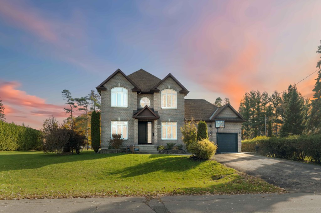 1466 Rhea Place, Gloucester, ON | Anthony Cava