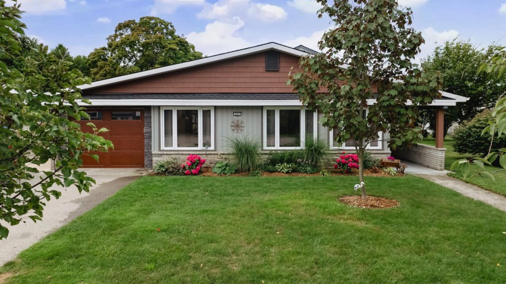 205 Blake St W | Jeff Bauer | Rick Lobb | Kathy Dawson