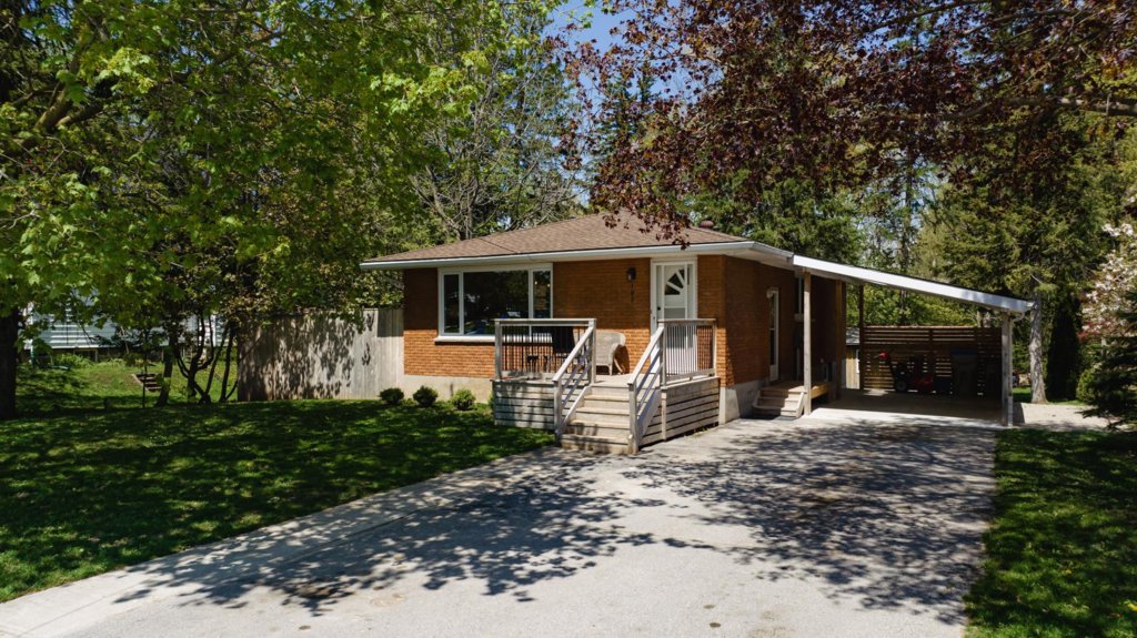 127 Rattenbury St E | Rick Lobb | Kathy Dawson | Jeff Bauer