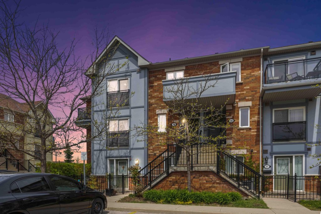 2275 Bur Oak Avenue, Unit 39, Markham, ON | Mher Proudian
