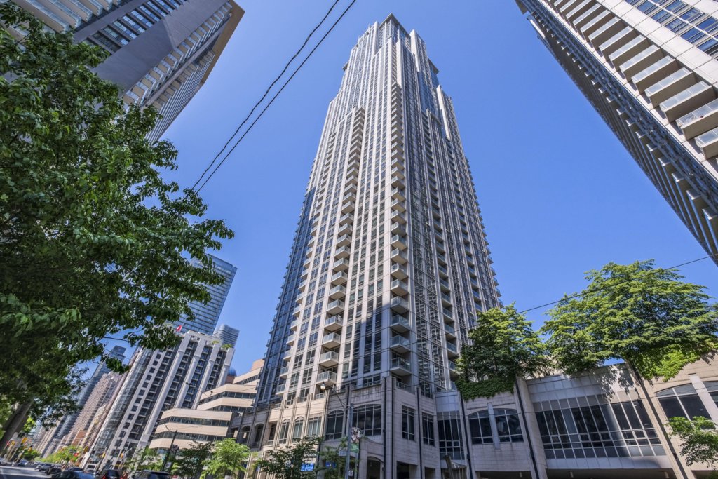 Welcome to 3911-763 Bay St, Toronto, ON | 763 Bay St. #3911 | Tracy Jia