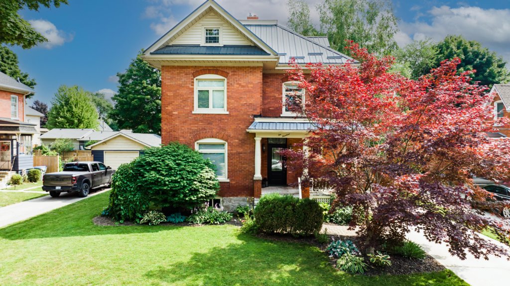 100 Nelson St E | Jeff Bauer | Kathy Dawson | Rick Lobb