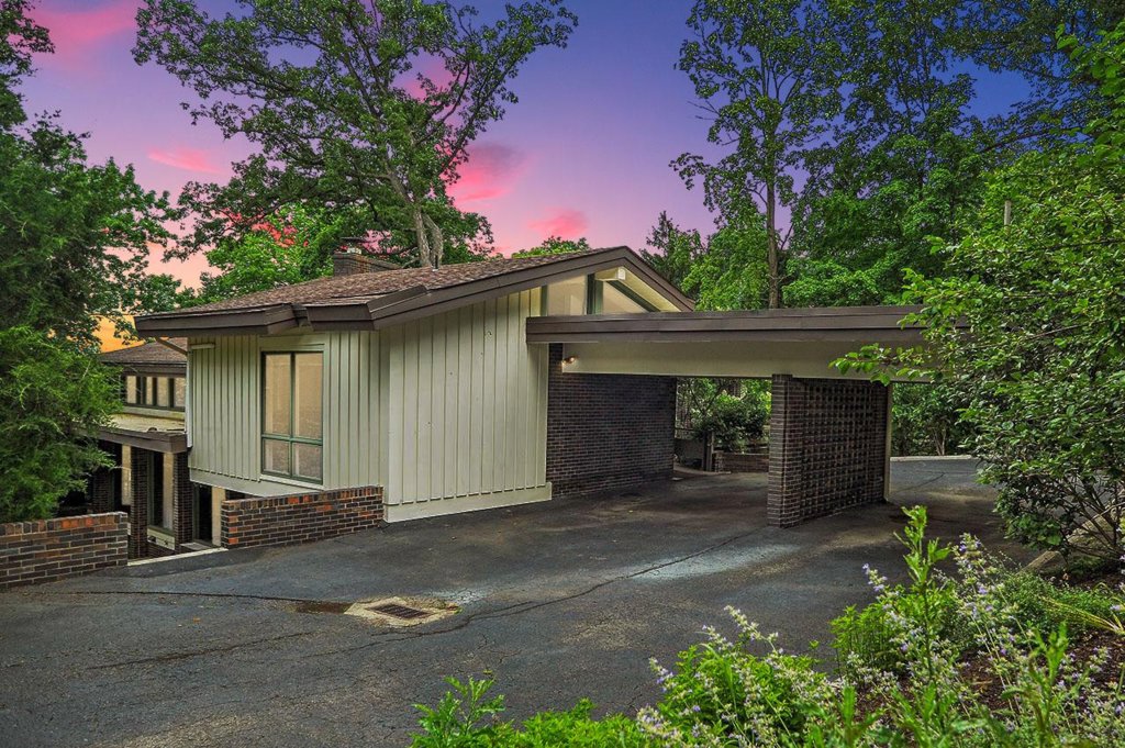 90 Woodland Rd | Kelly Meade & Michael DiFiore | Howard Hanna