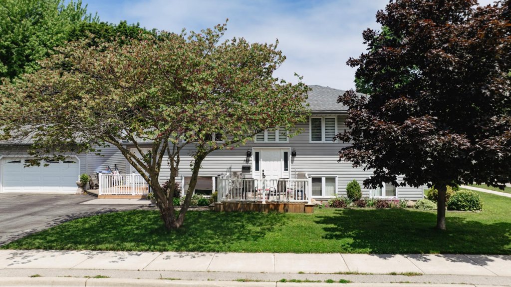 153 Blake St E | Melissa Daer | Jarod McManus