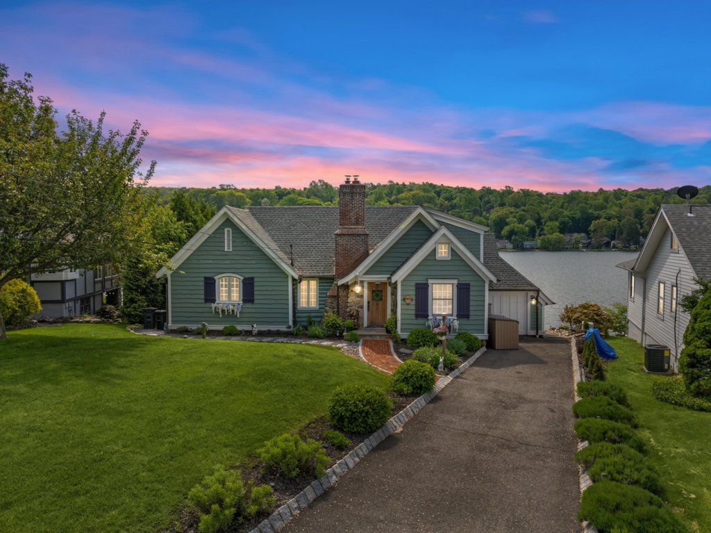 Welcome To 422 W Shore Trail, Lake Mohawk | 422 W Shore Trail, Sparta ...