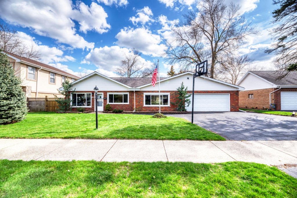 7831 W 97th Pl | Kelly Rosales | Berkshire Hathaway