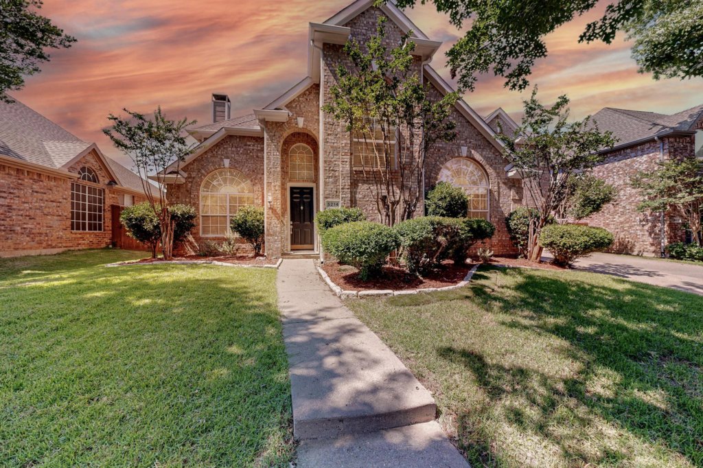 5214 Hawks Nest | Alan Oliver