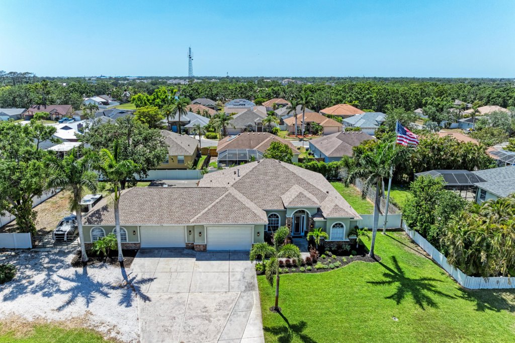 7420 Tuttle Ave, Sarasota, FL