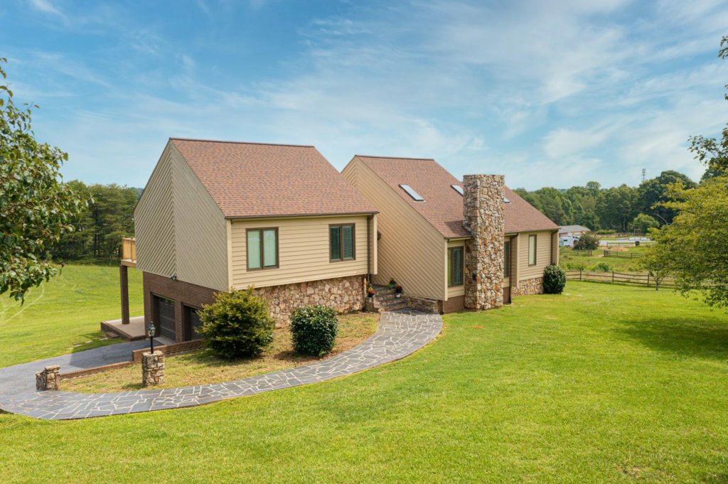 5944 Deerfield Ln, Hickory | Lesa Baker | Coldwell Banker Boyd ...