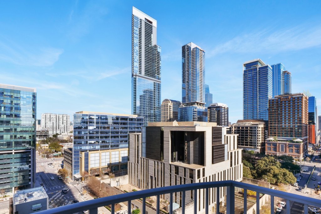 360 Nueces St #1318 | Carrie Yeager | Engel & Volkers