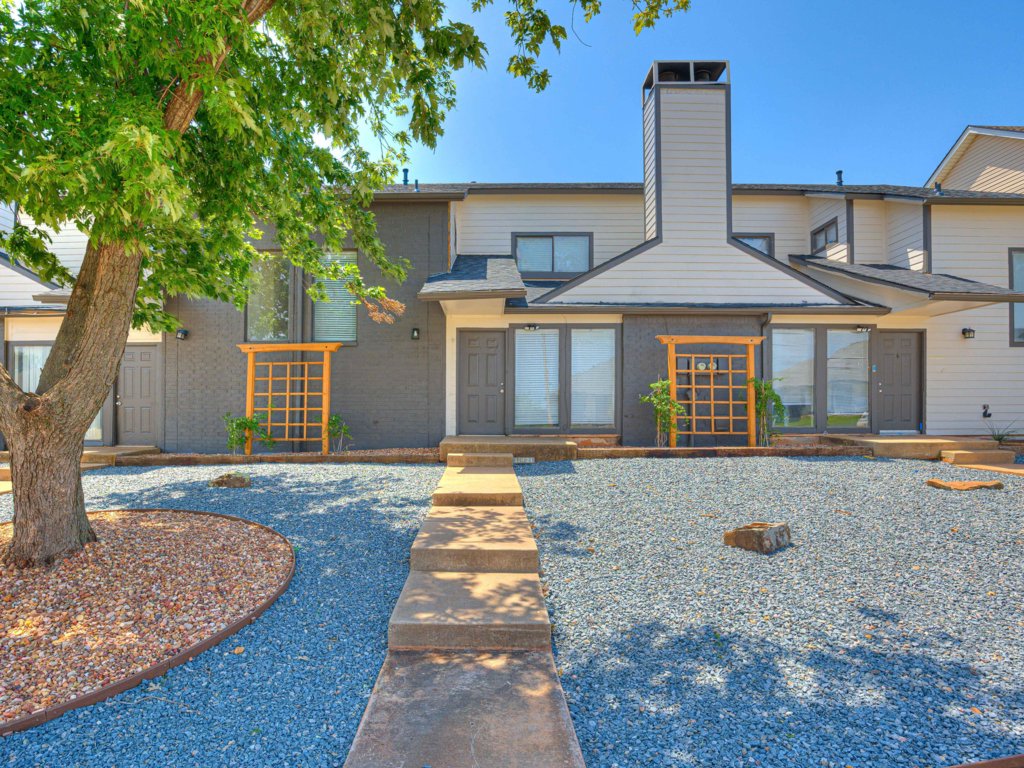 11417 and 11421 Lincoln Units by Flow Real Estate Photography