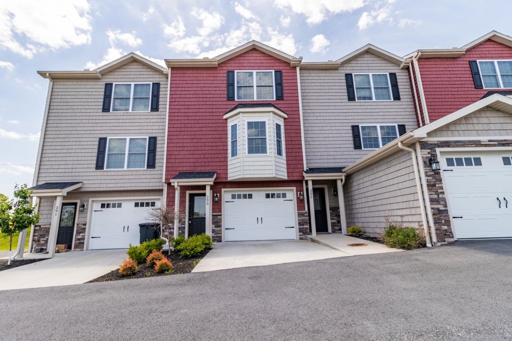 Willow Pointe Townhomes | Caitlyn Alexander