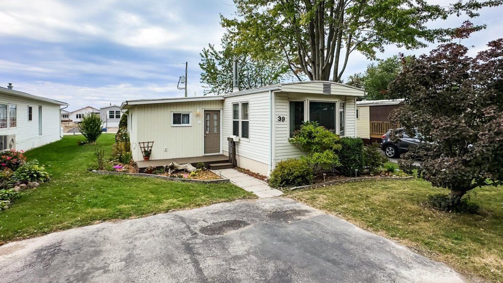 39 Cranberry Drive | Jeff Bauer | Rick Lobb | Kathy Dawson | Myra Stecca