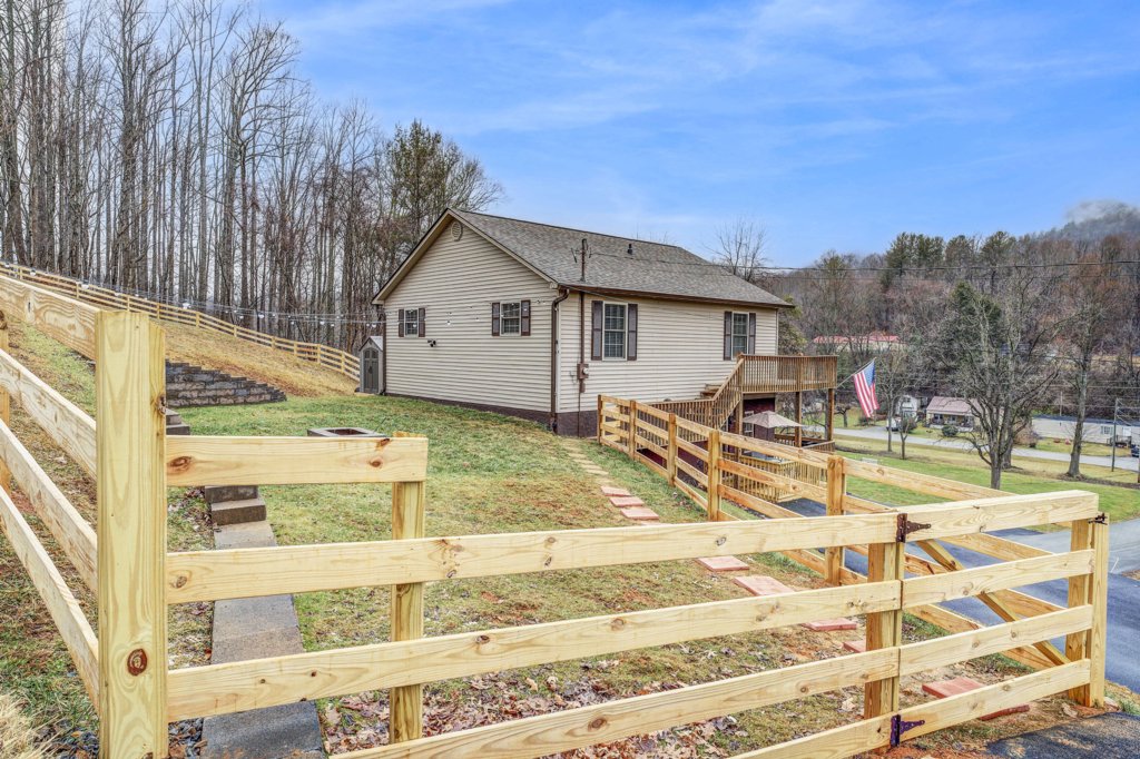 112 Sugar Hollow Rd, Unicoi, TN | Bree Burton | Coldwell Banker ...