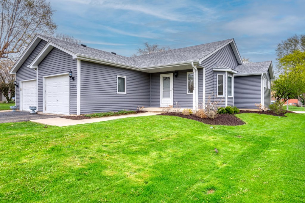 725 Harmony Ct, North Aurora | Amy Olson | Charles Rutenberg