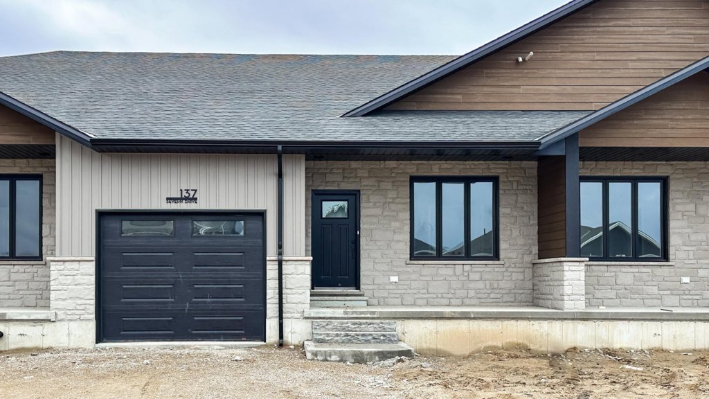 137 Severn Drive | Rick Lobb | Jeff Bauer | Kathy Dawson