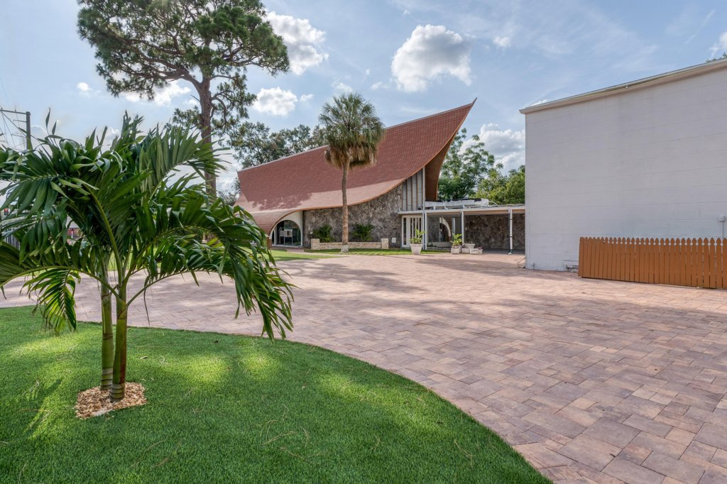 10401 N Florida Ave by Scott Fink