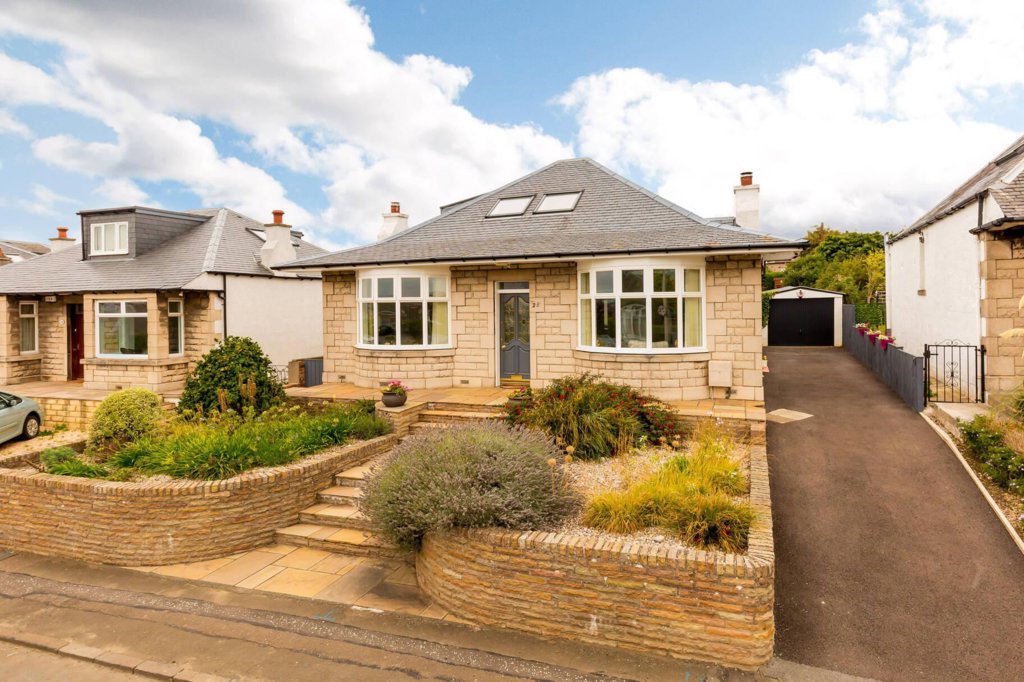 25 Hillview Road | Marie Johnstone | Wilson Property Group