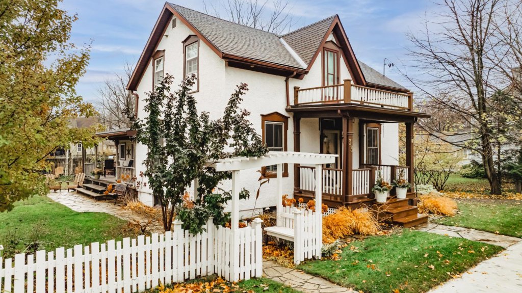 33 Essex St | Rick Lobb | Jeff Bauer | Kathy Dawson