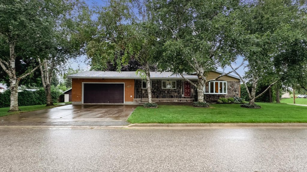 108 North Street N | Rick Lobb | Kathy Dawson | Jeff Bauer